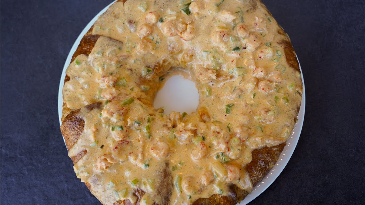 How to Make Crawfish Boudin King Cake - YouTube