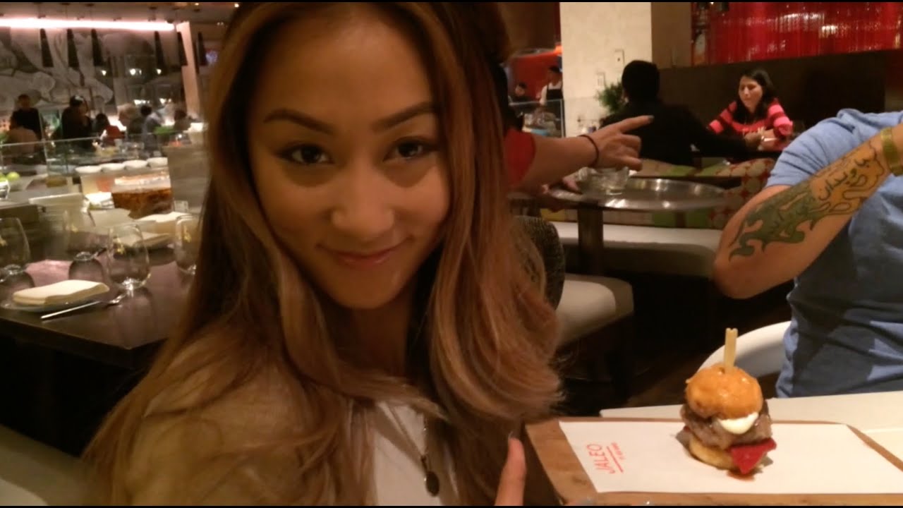 WORLD'S SMALLEST HAMBURGER EVER?!?! - YouTube