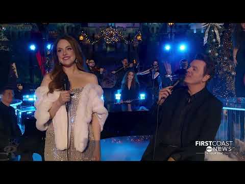Liz Gillies & Seth MacFarlane - \