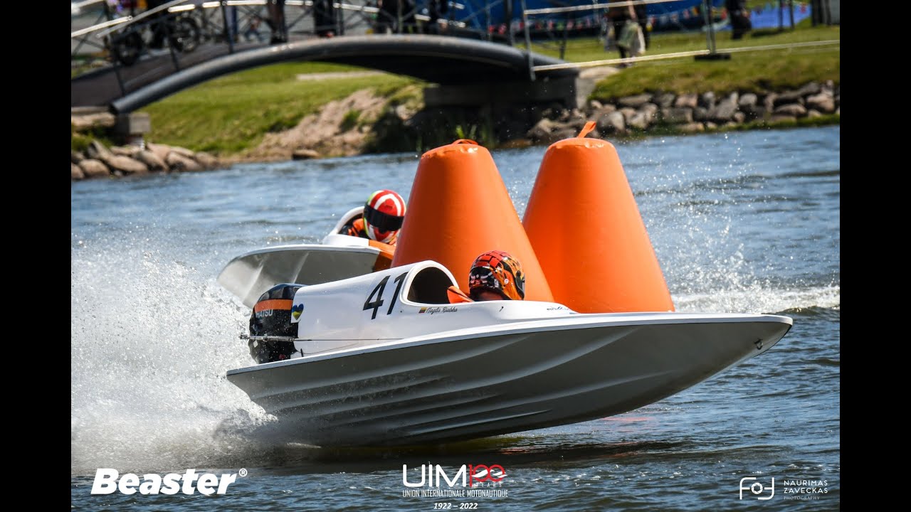 GT15 1 startas - YouTube