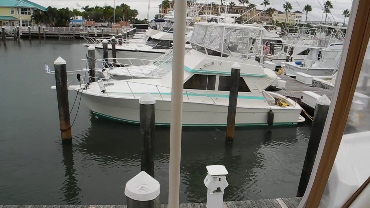 Cast off & dock in the current - YouTube