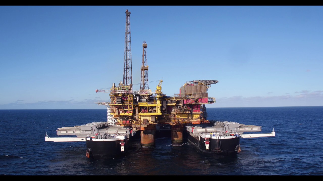 Allseas Pioneering Spirit removing Brent Delta topsides 1080p - YouTube