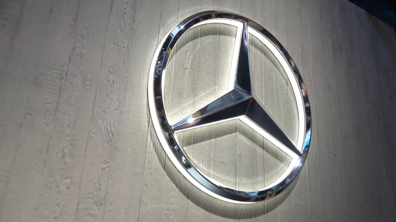 What's inside 2018 Mercedes A-Class? - YouTube