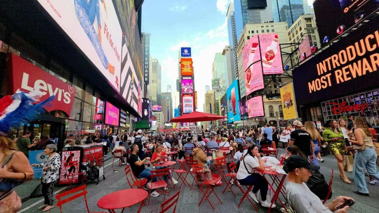 Love the Hustle & Bustle? 🗽 You’ll Never Be Bored in Times Square NYC ...