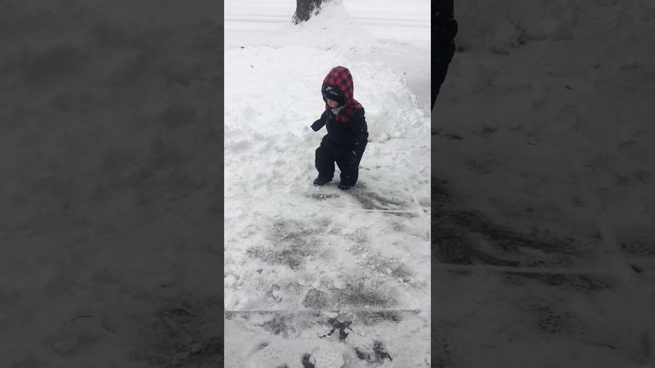 Snow fart - YouTube