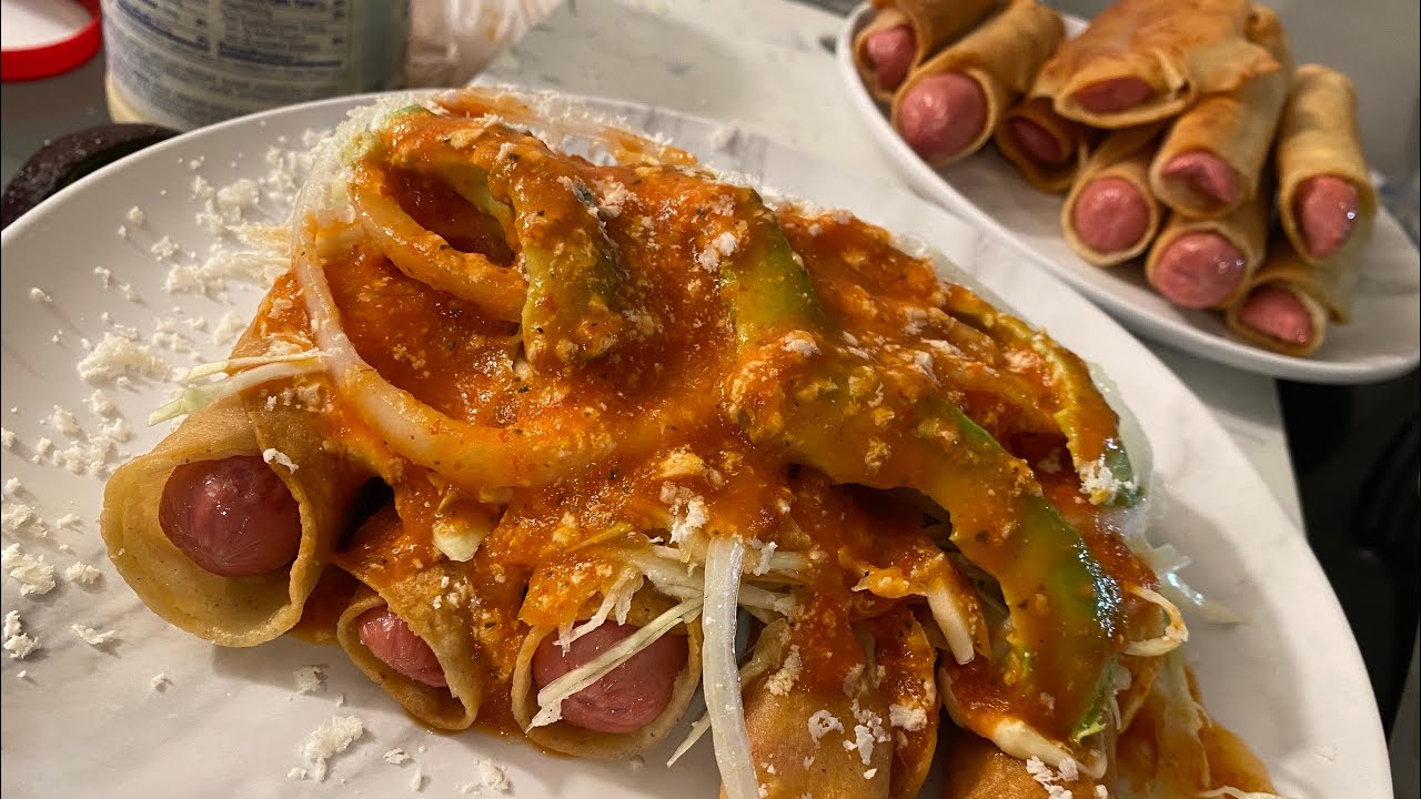 FLAUTAS DE SALCHICHA PREPARADAS CON SALSA ROJA | TAQUITOS DORADOS DE SALCHICHA - YouTube