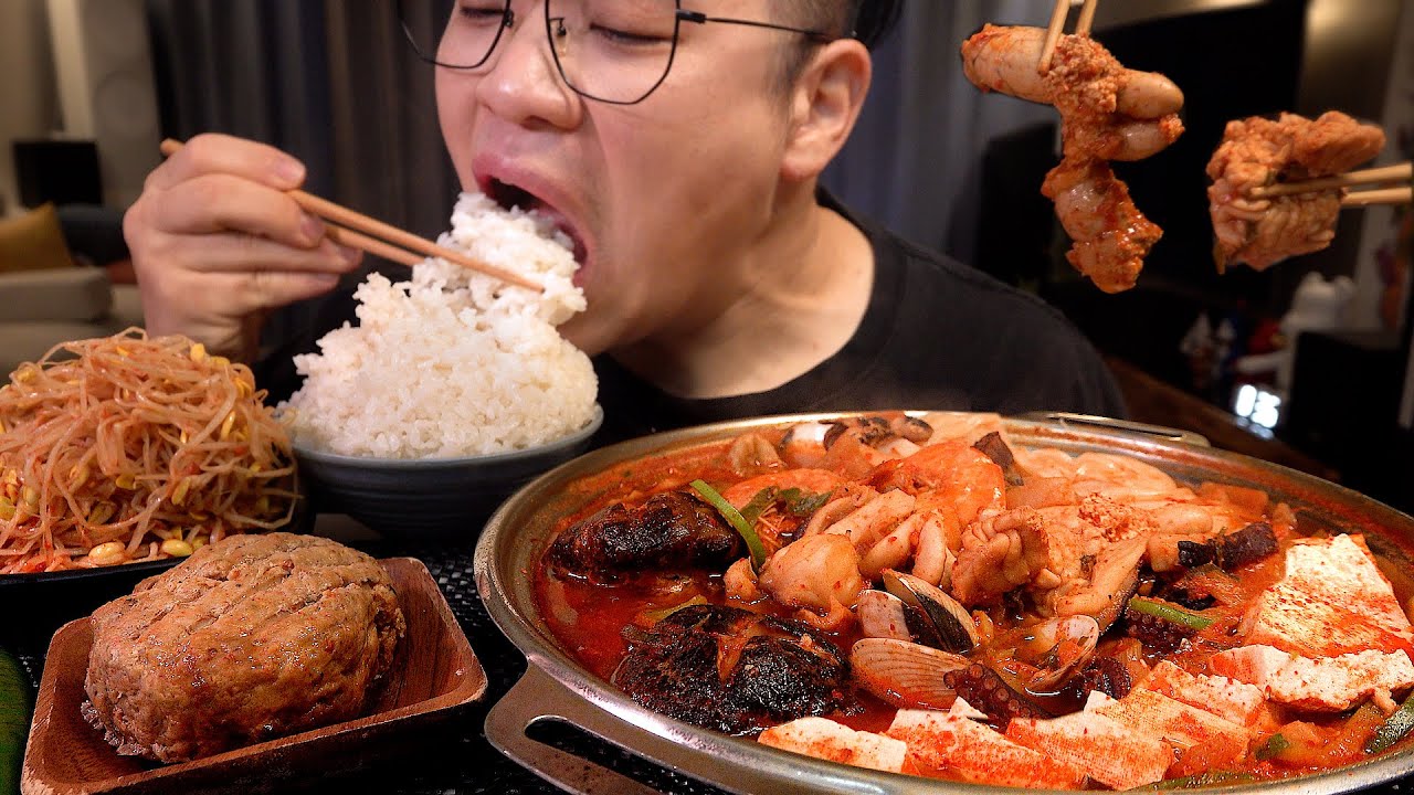 SUB 해물알탕우동 먹방 비오고나서 춥네요 뜨끈하게 알탕 레전드 먹방 spicy Altang mukbang Legend ...