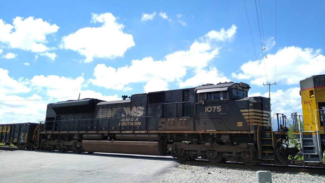 Norfolk Southern #1075 & Union Pacific #8667 - Repainted in new scheme ...