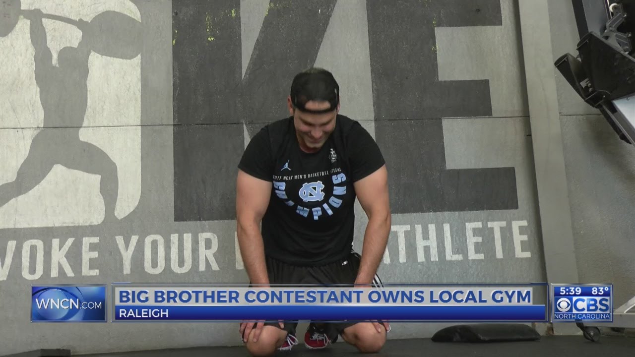 Sean Maroney works out at Christmas Abbott's Crossfit box - YouTube