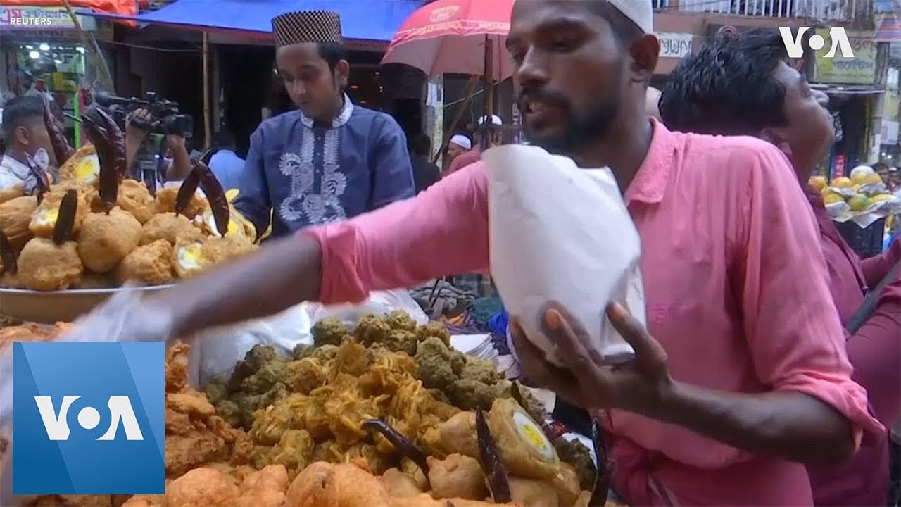 Ramadan: Bangladesh Iftar Market Draws Crowd - YouTube