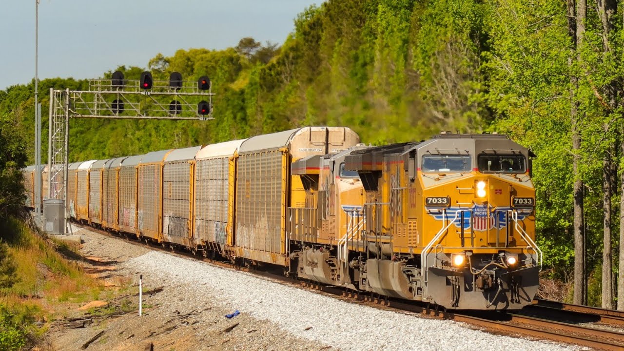 UP AC6000 #7033 leads 204 w/ rear DPUs😱😱& friendly crew!!! - YouTube