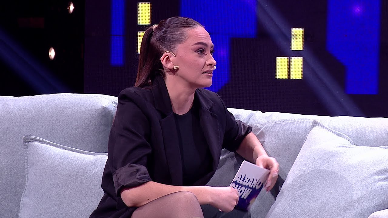 Theodhora Dhimo merr ne intervste vete Albanon - Albano Show - YouTube