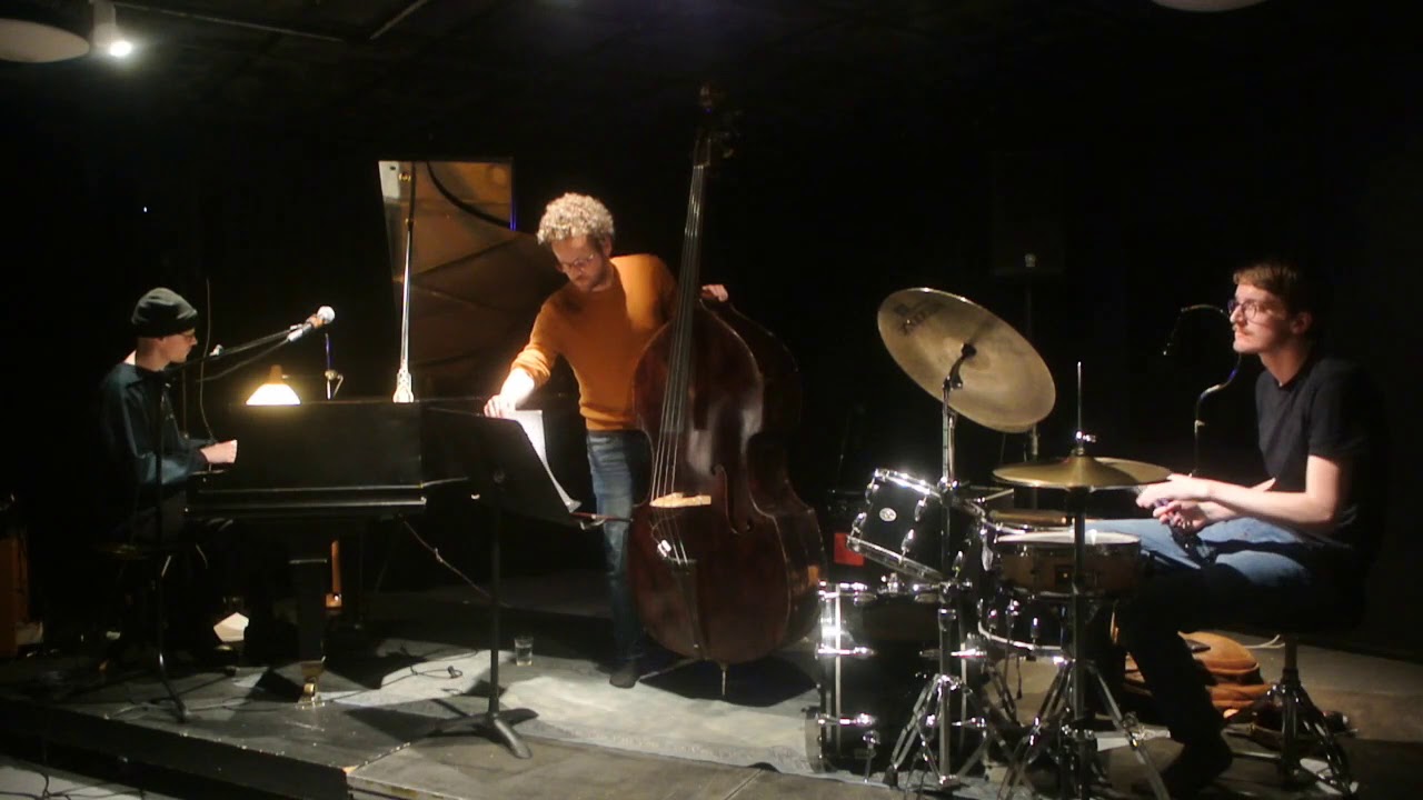 Johan Lindvall Trio @ Brötz 200122 Nr 792 - YouTube