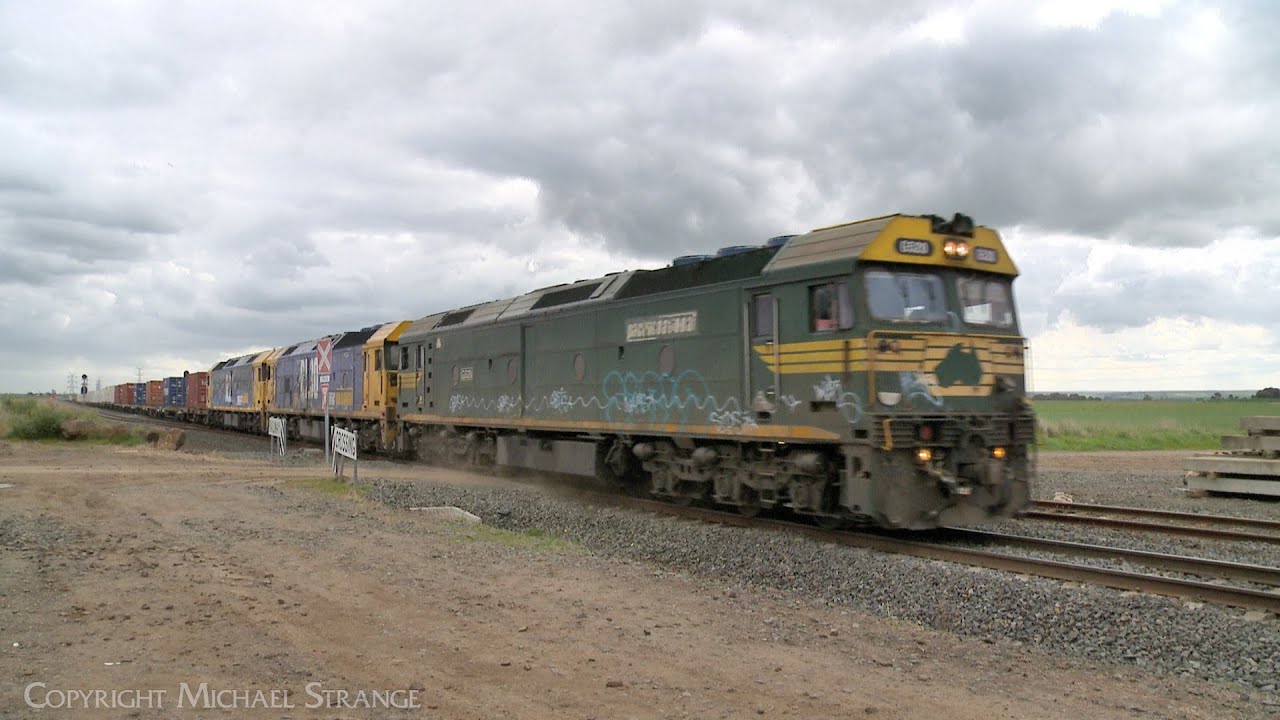 G520, BL30 & BL27 Leading 7902V Mildura Container Train (30/9/2022 ...