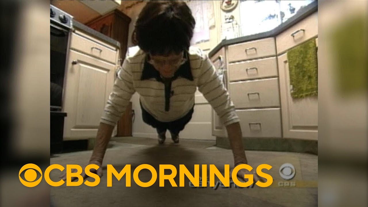 "Mornings Memory": 90-year-old Effie Nielson breaks records in weightlifting - YouTube