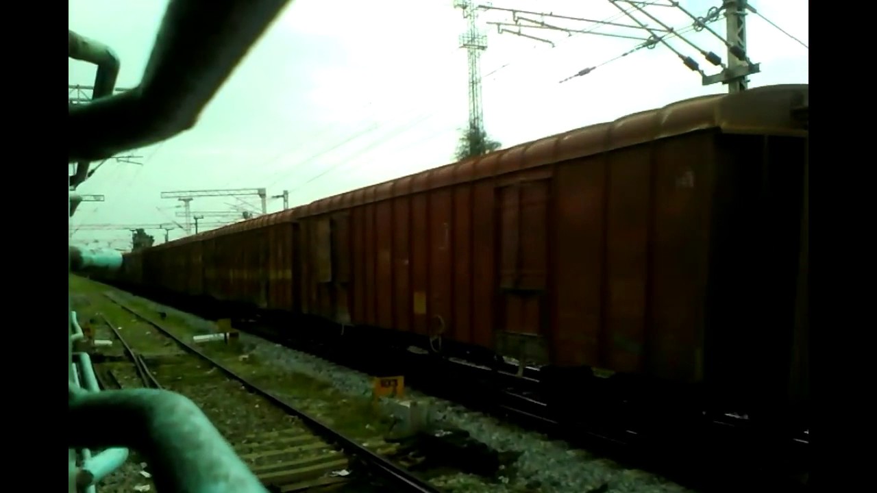 101 wagons+3 locomotives= a long train at Katpadi Junction!!! - YouTube