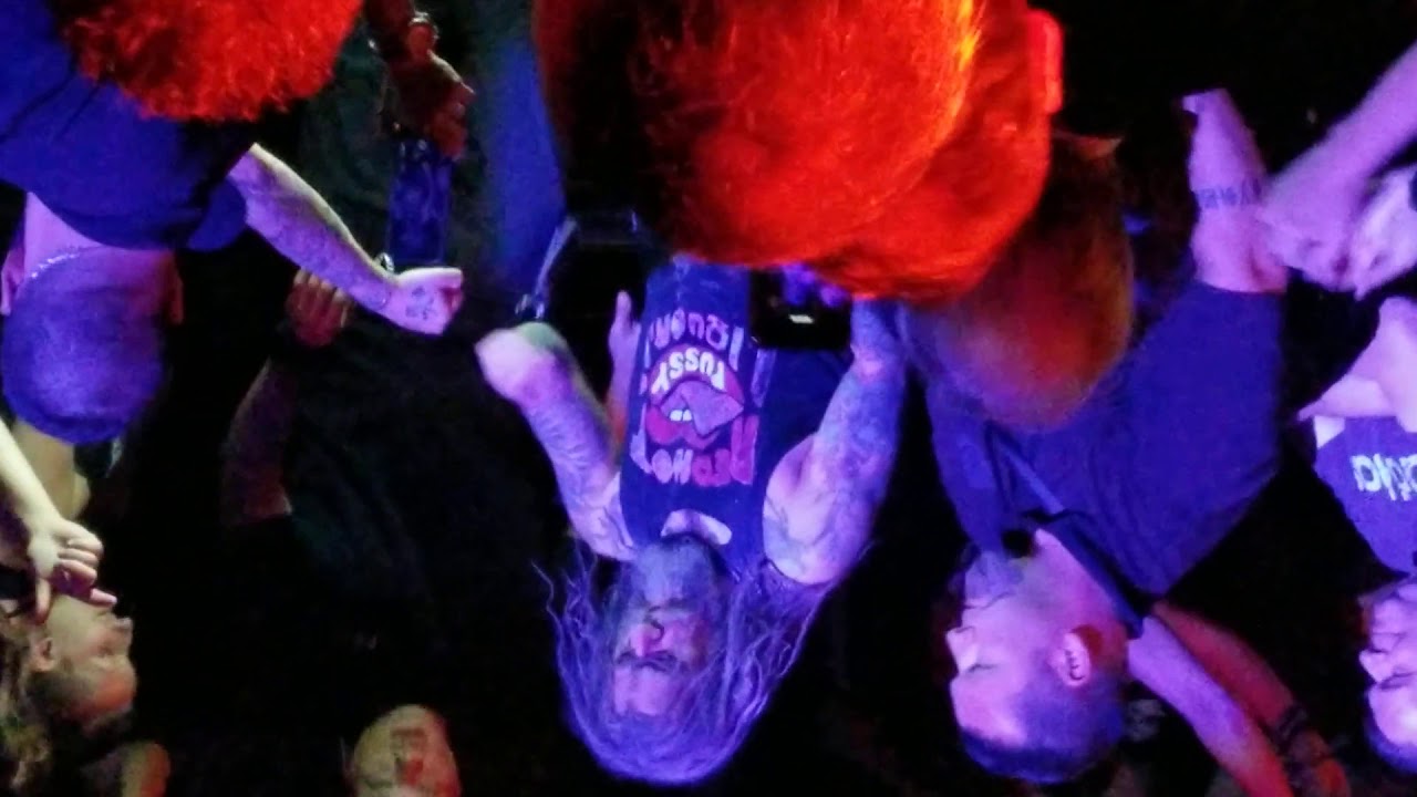 Rob Zombie in the crowd upside down !!!! quebec city august 17 2019 ...
