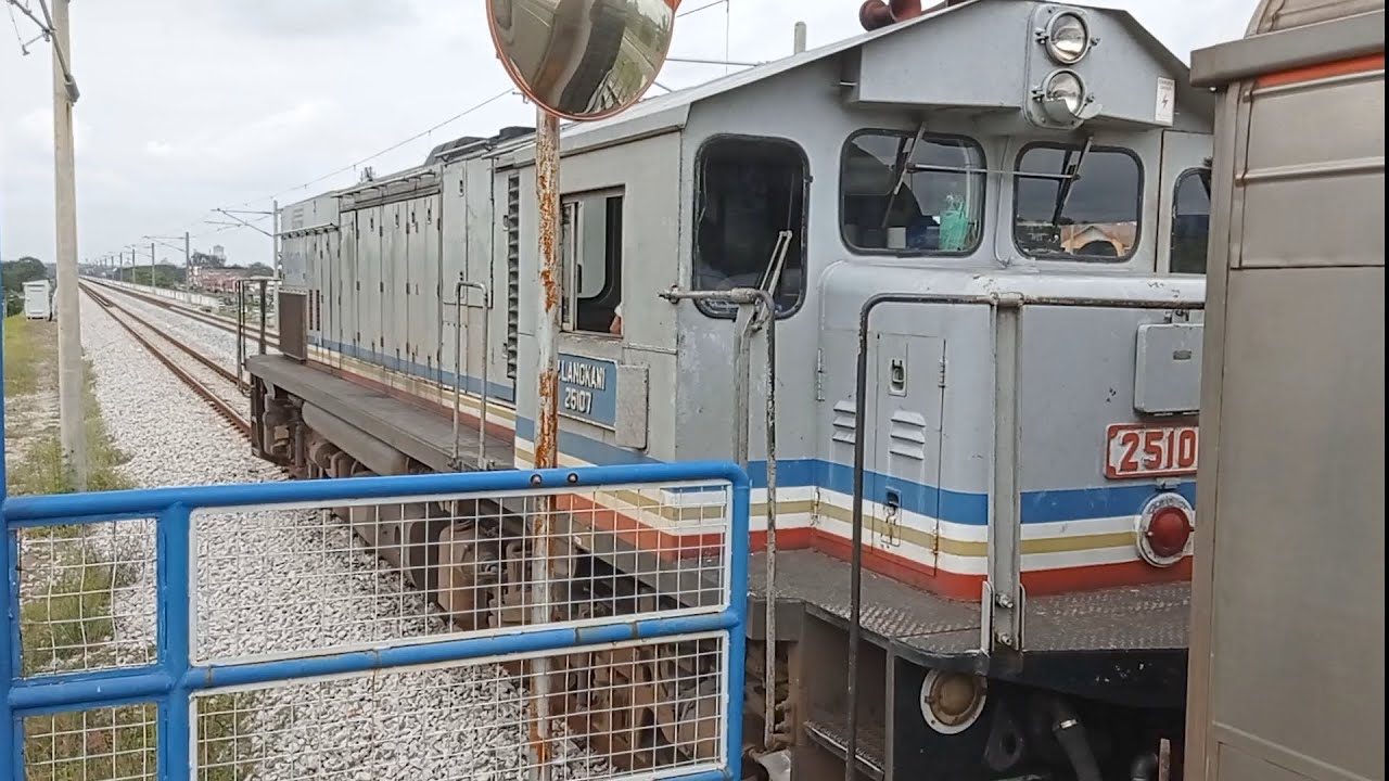 KTMB Class 25107 (Pulau Langkawi) departing Segamat - YouTube