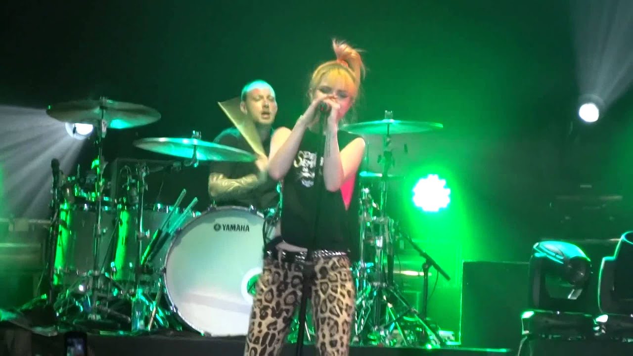 Paramore - Decode (LIVE CHILE 2013) - YouTube