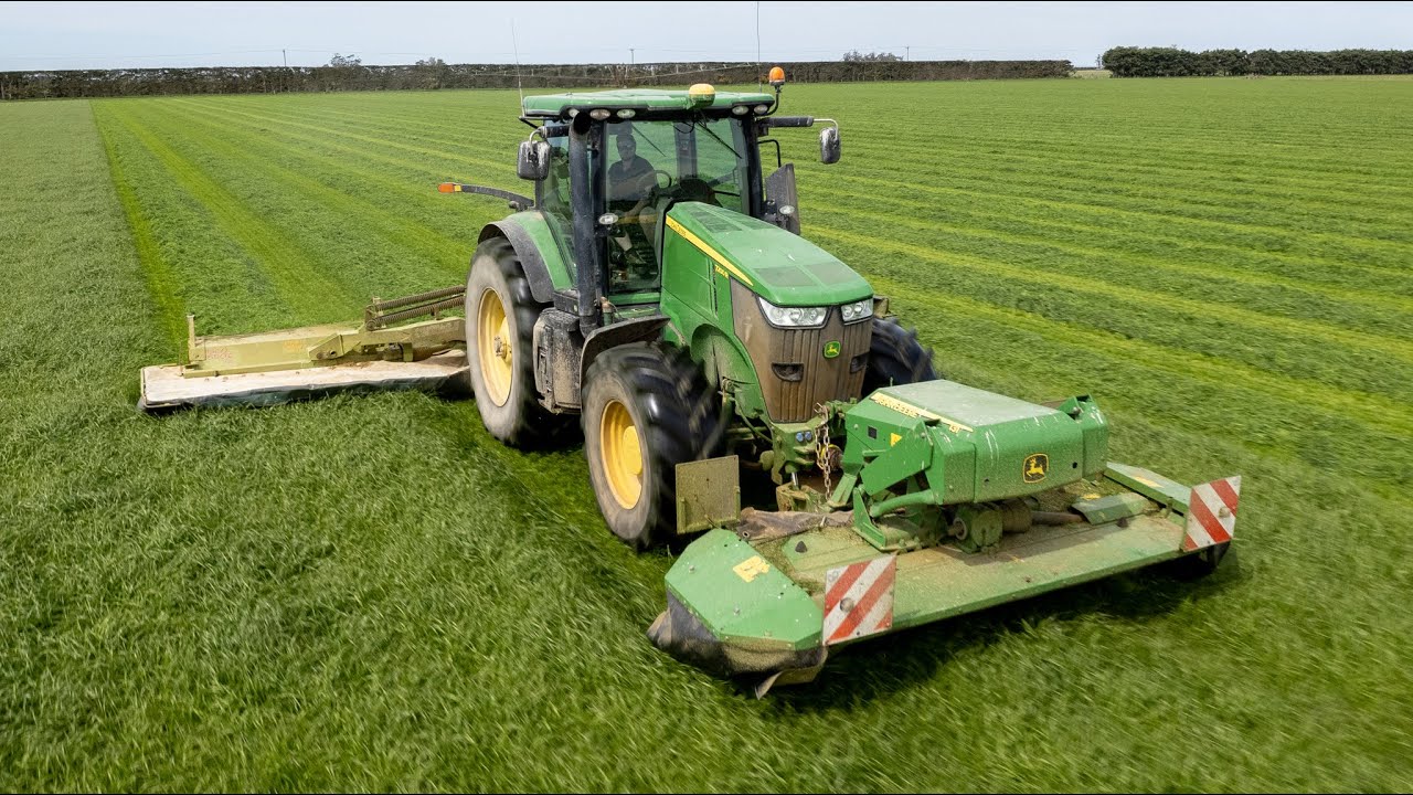 John Deere 7200R Mowing Grass | First Cut Silage - YouTube