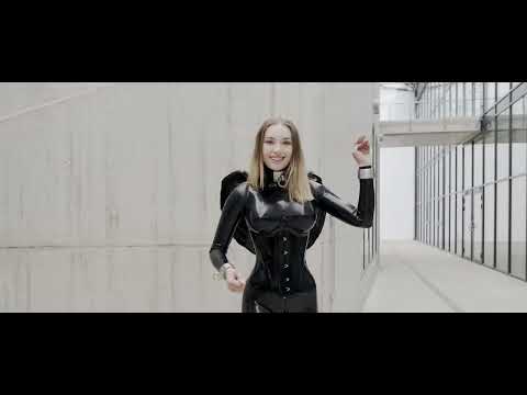 Latex Girl 322