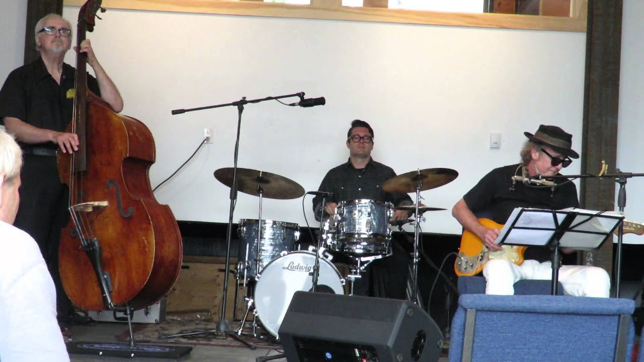 Darren Arsenault Trio perform at dis cord gallery in Lunenburg N.S ...