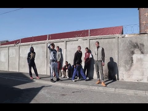 Afrique du sud: Une ONG tente d'enrayer les violences entre gangs - YouTube