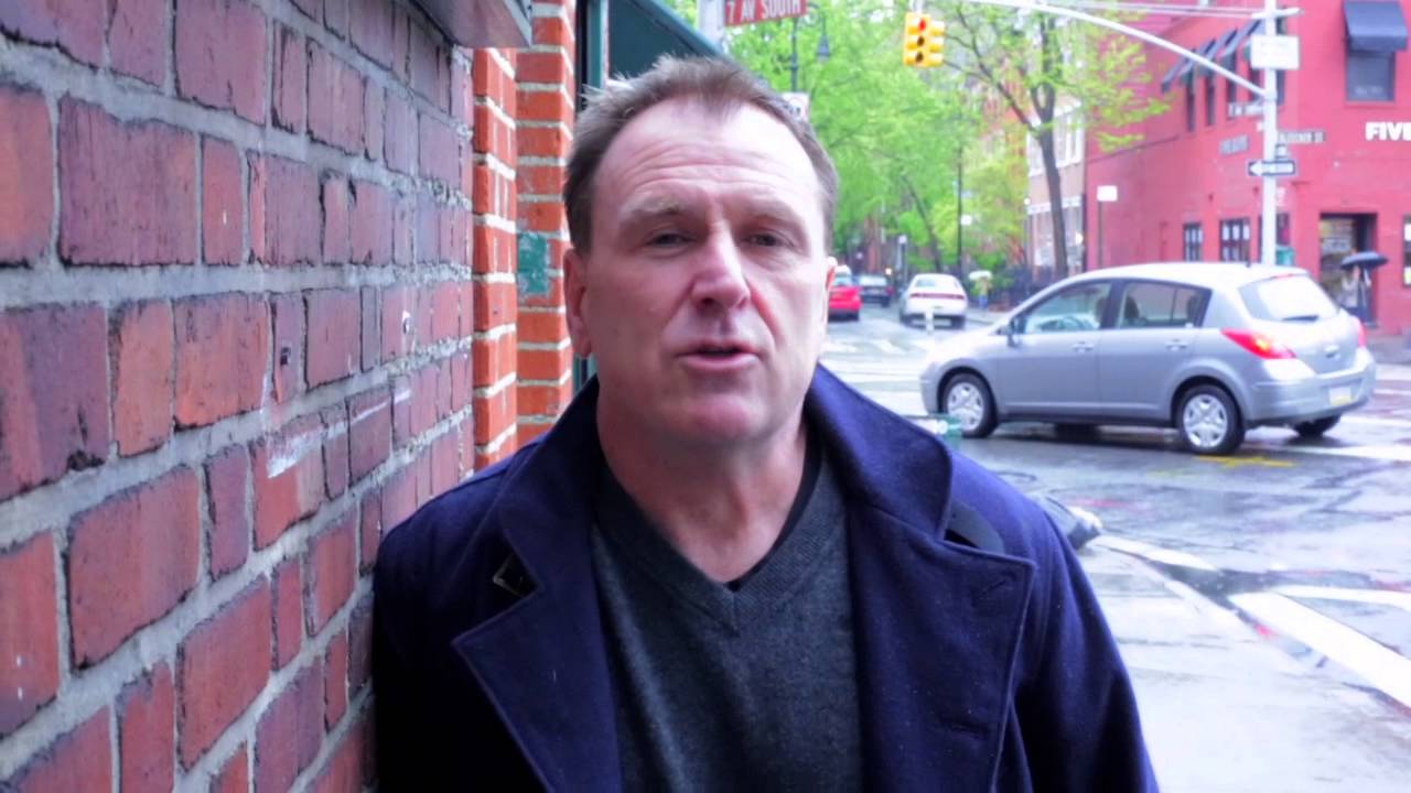 Colin Quinn is relatively famous and has a new show - YouTube