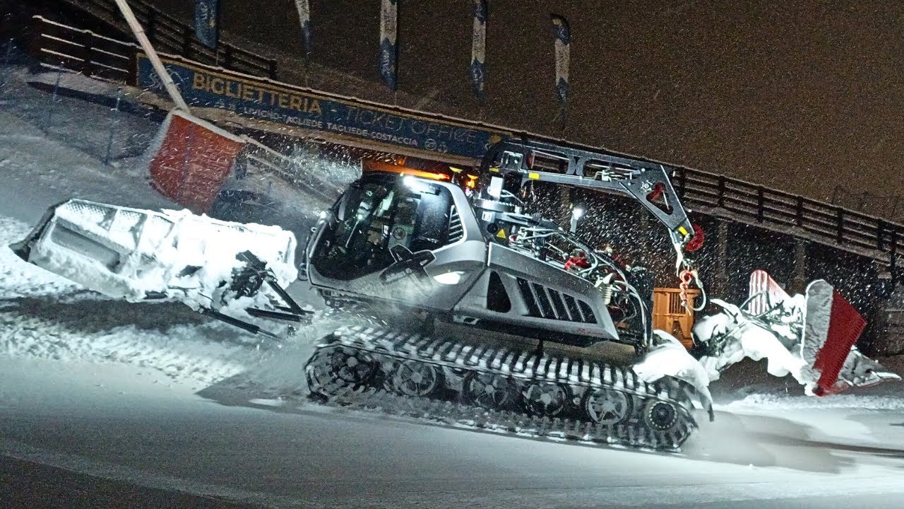 Prinoth New Leitwolf LT X Grooming and Pushing - Part.1 - YouTube