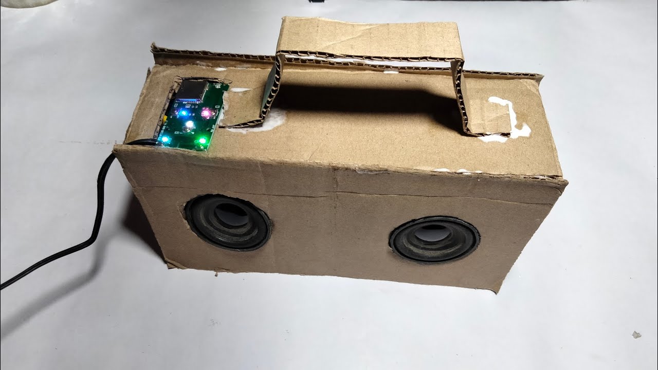 how to make cardboard radio 📻 khadde radio Kaise kaise banaen khadde se ...