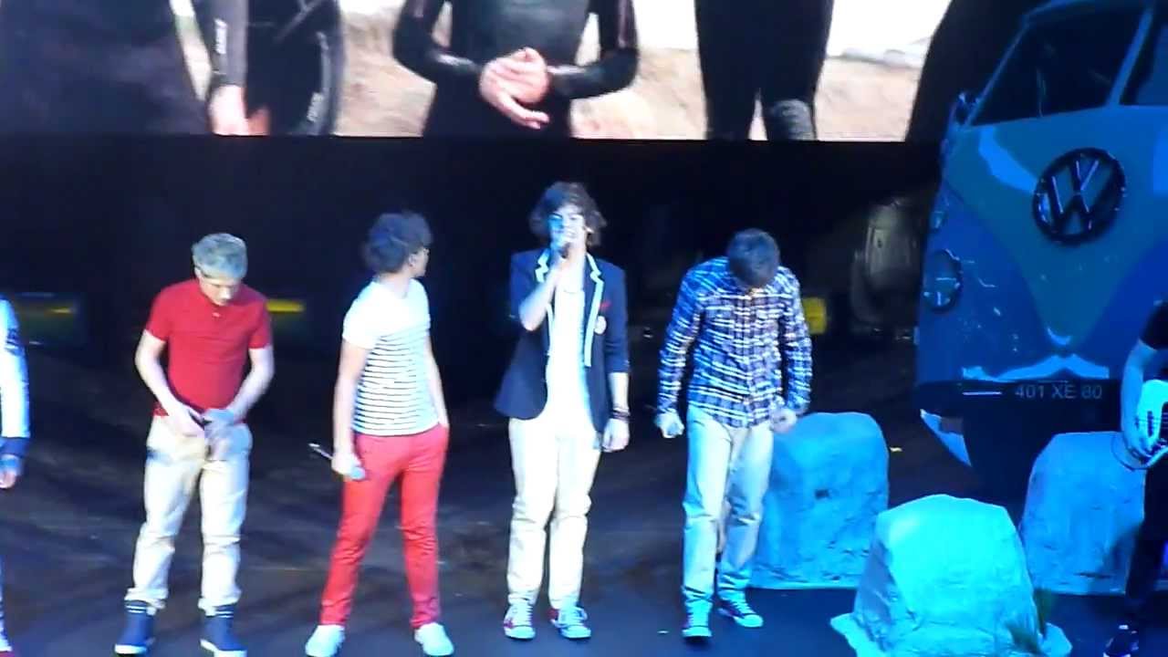 One Direction - Stand Up (LIVE 11.1.12 LONDON) - YouTube