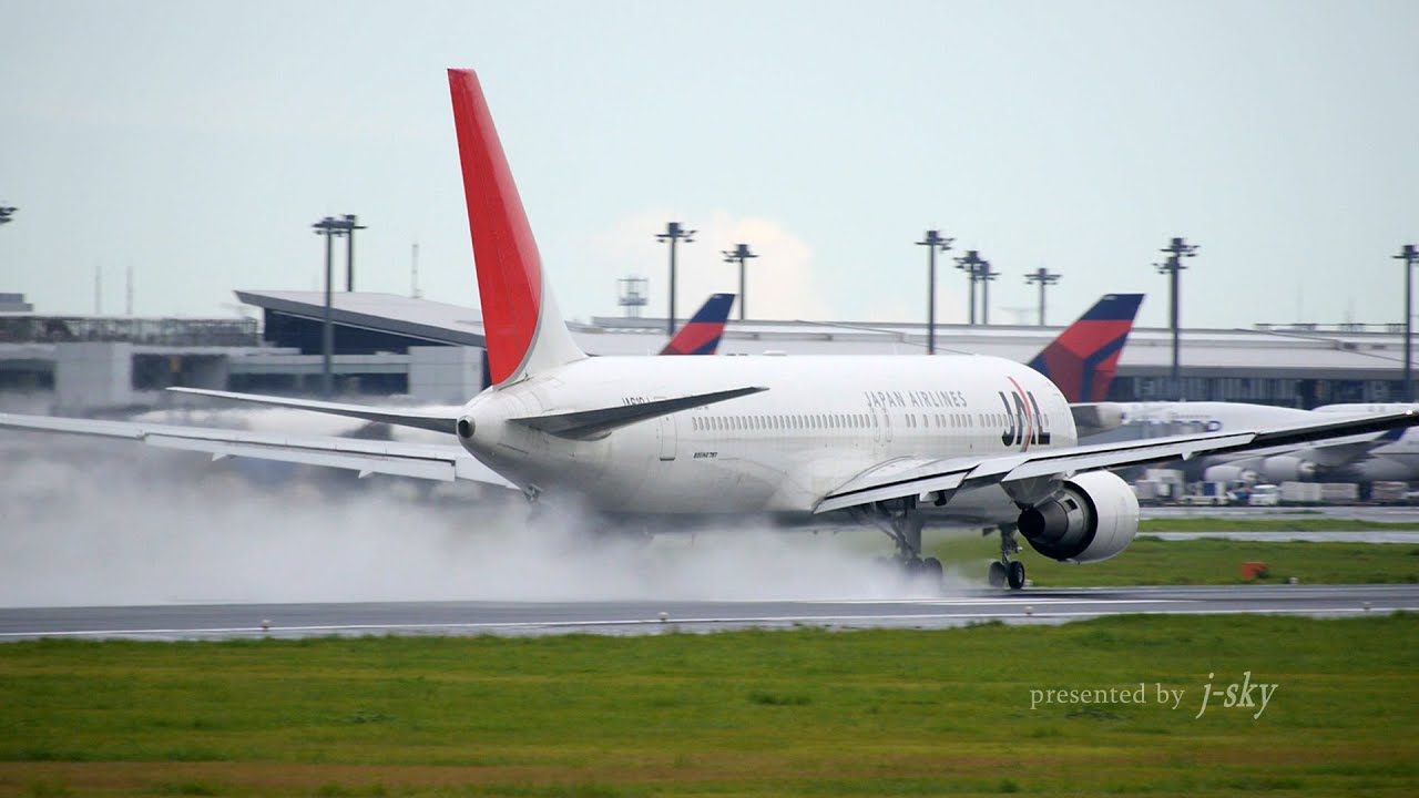 [NRT/RJAA] Wet Runway 16R - Narita International Airport [成田空港・雨上がりの滑走路 ...