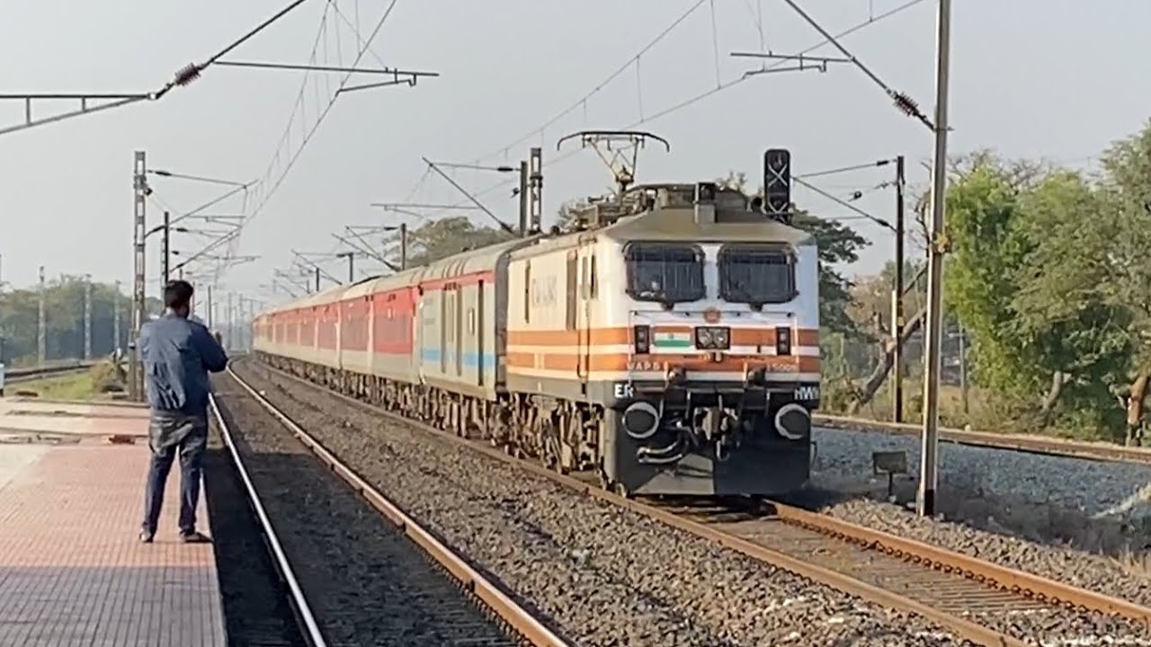 Speedster HWH WAP 5 Howrah Duronto Express bolts past Madhusudhanpur at ...