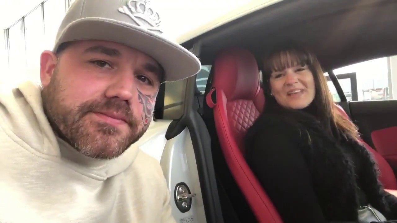 Aarron Lambo - LOL happy 40th birthday to my sister Lisa - YouTube