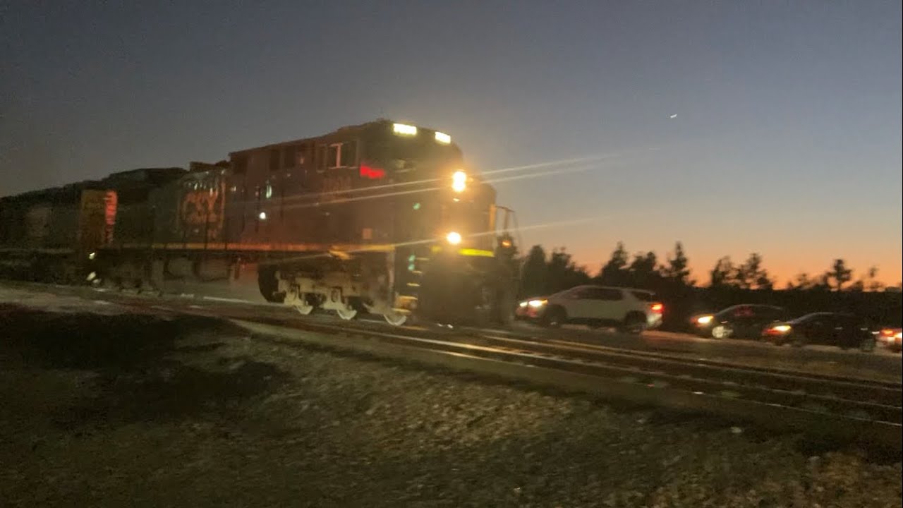 CSX 7004 Leads Long CSX L640 NB Local Train With 122 Cars 488 Axles and ...