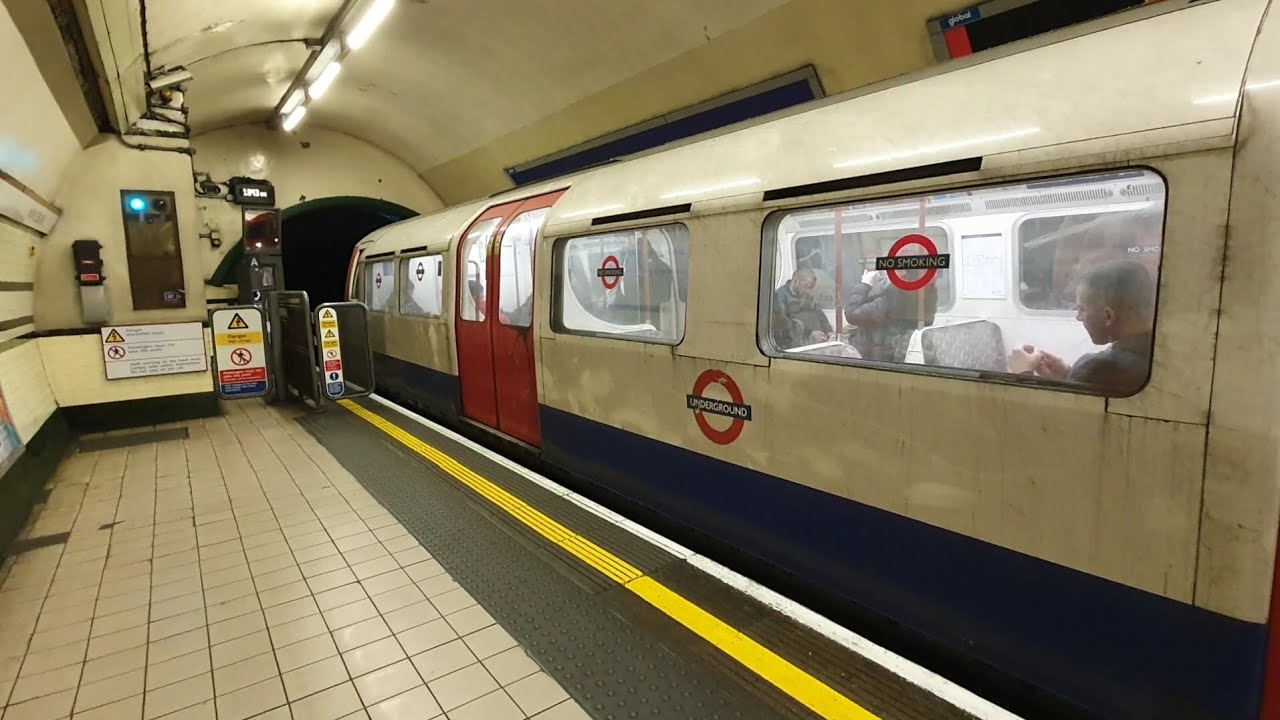 Bakerloo line 1972 Stock Departing Marylebone - YouTube