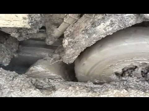 TERJEBAK DALAM LUMPUR.  CARA OFF-ROAD.  KERAS JALAN-JALAN, SIBERIA .