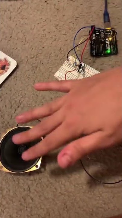 10.4- Pseudo Theremin from Arduino tutorial - YouTube