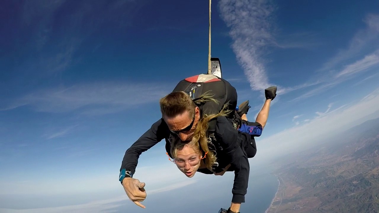 Hallie Wolff 18th Birthday Skydiving - YouTube