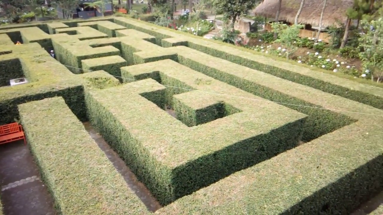 Tempat wisata unik Taman Labirin (dan Air Terjun Coban Rondo) - YouTube