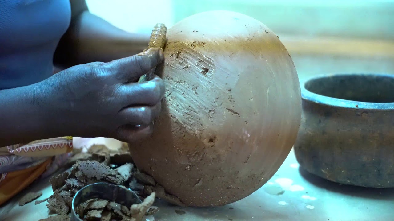 Malawian Traditional Ceramics - YouTube