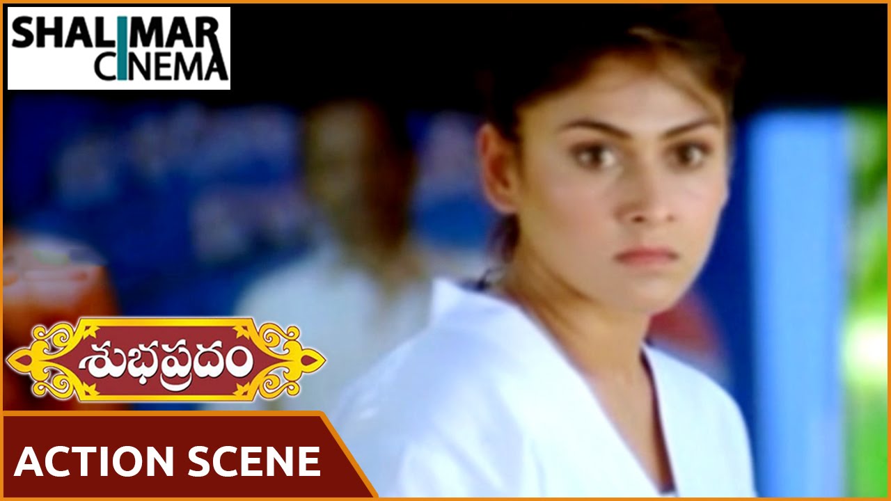 Subhapradam Movie || Manjari Phadnis Emotional Fight Scene ...