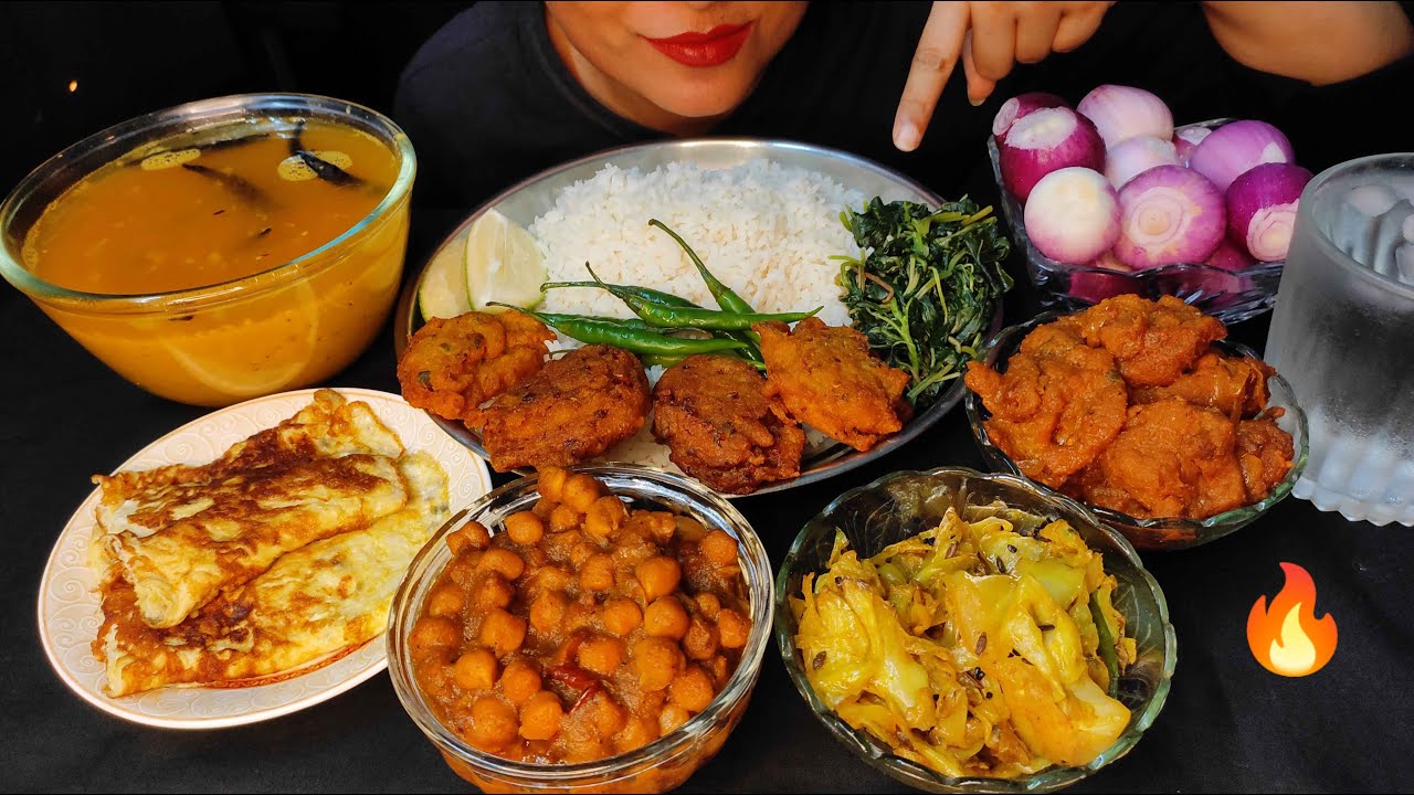 EATING DAL BHAT, SAAG,OMELETTE,CHOLLE, VADA SABJI, PAKODAS😍 ...