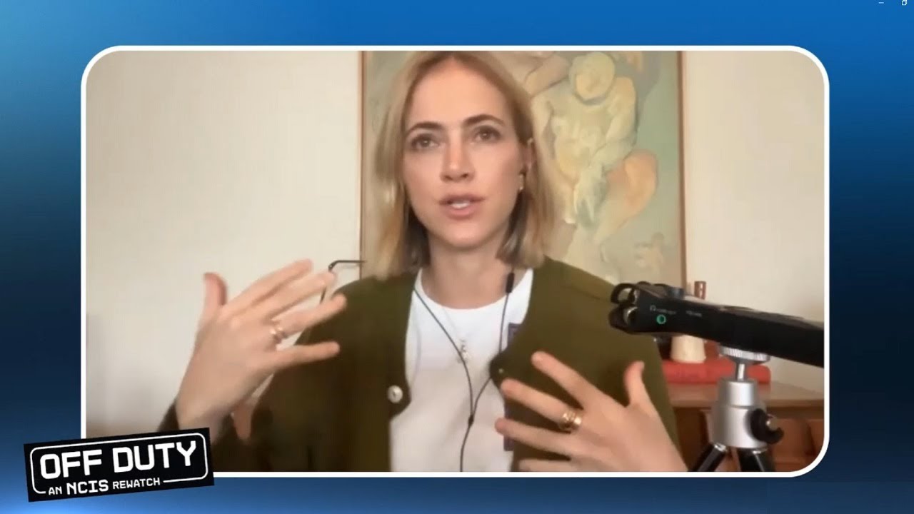 Emily Wickersham : Ellie Bishop and a present from Gibbs - YouTube