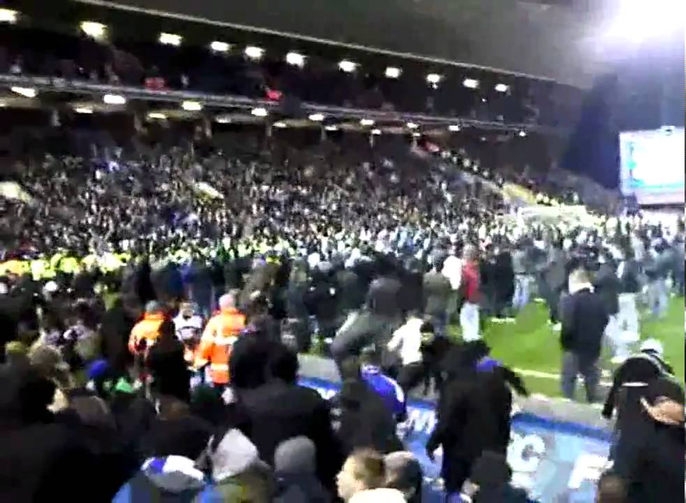Blues Villa 2010 Birmingham City v Aston Villa Hooligans Violence Pitch ...