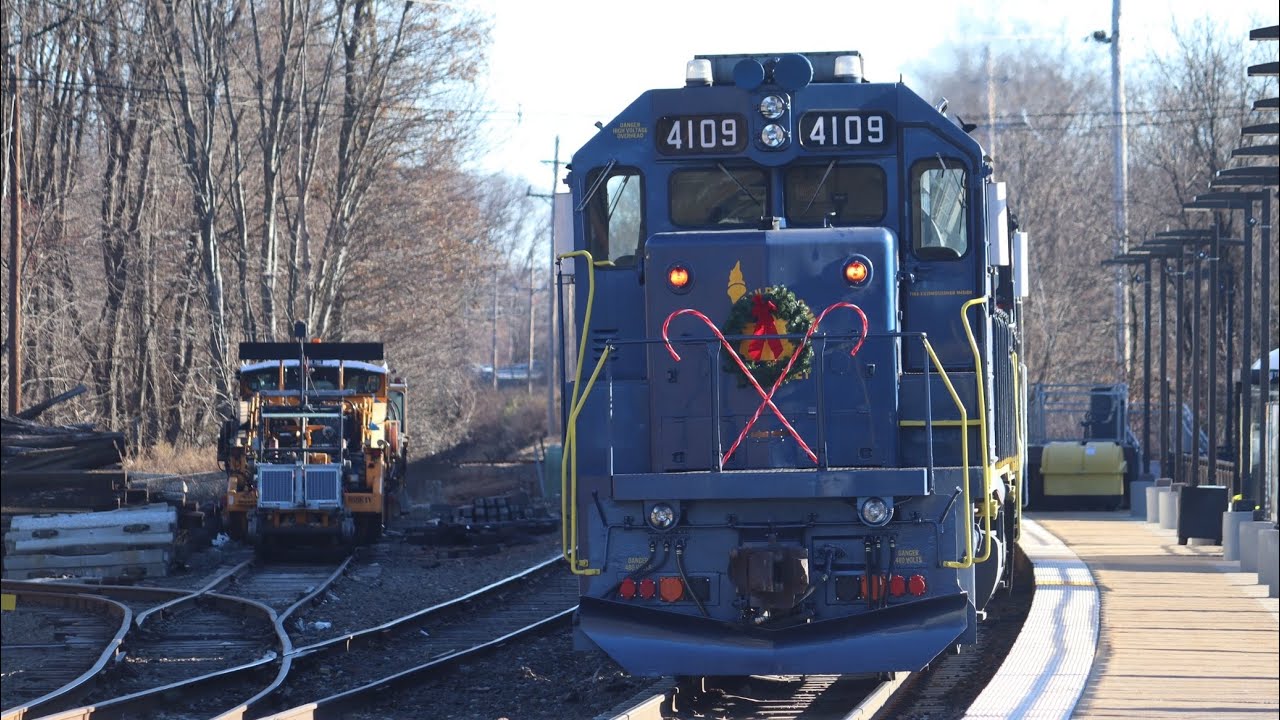 Tri-State Railway Historical Society Santa Train at Denville with 4109 ...