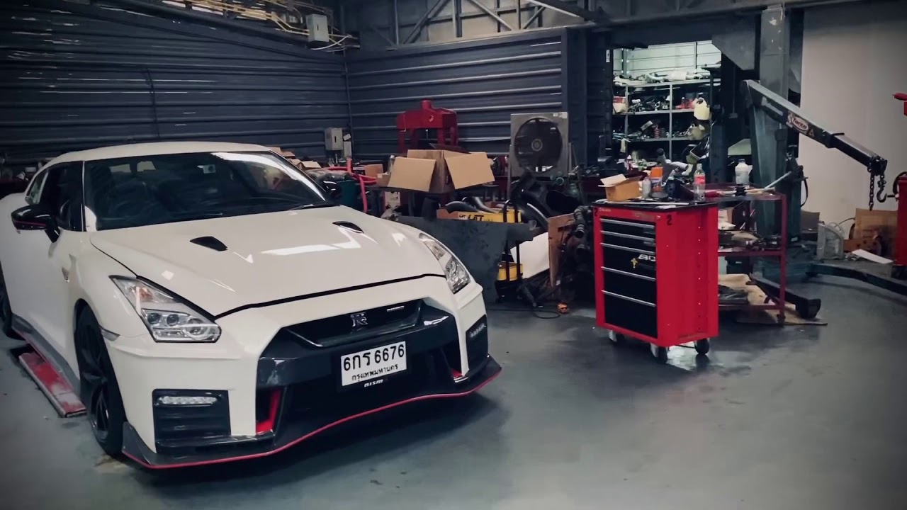 GTR R35 Back Fire Tune - YouTube