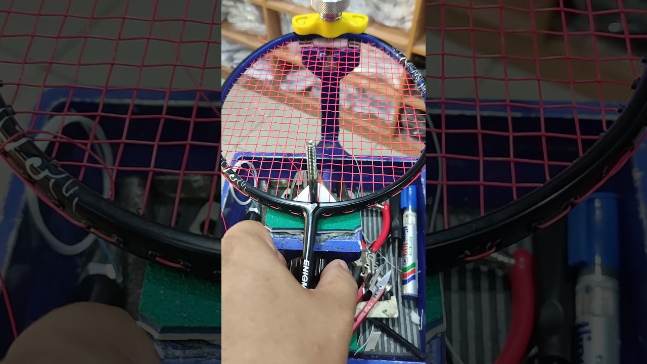 Cara sederhana menarik Senar Racket Dengan mesin manual - YouTube