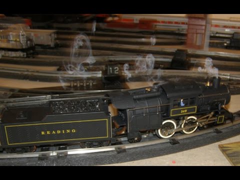 Jeff gives his new S scale Reading 4-4-2 camelback a run on his S gauge ...
