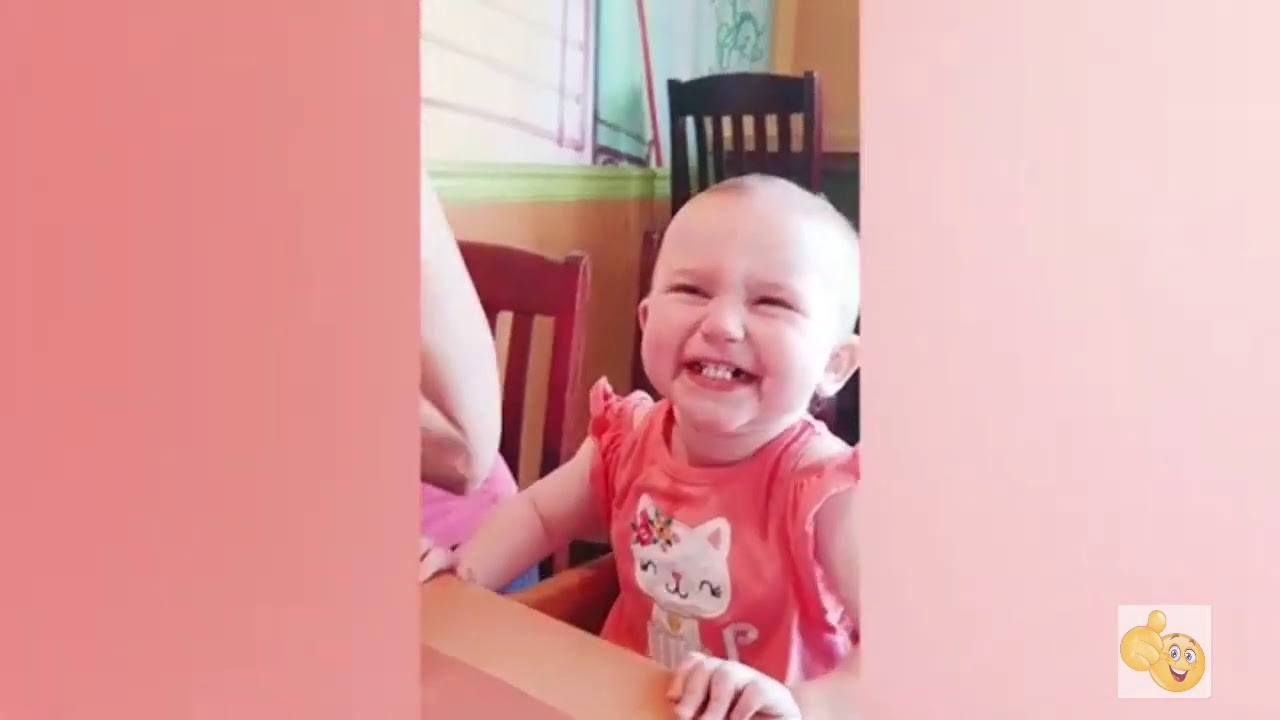 Como bebe el bebe😂 - YouTube